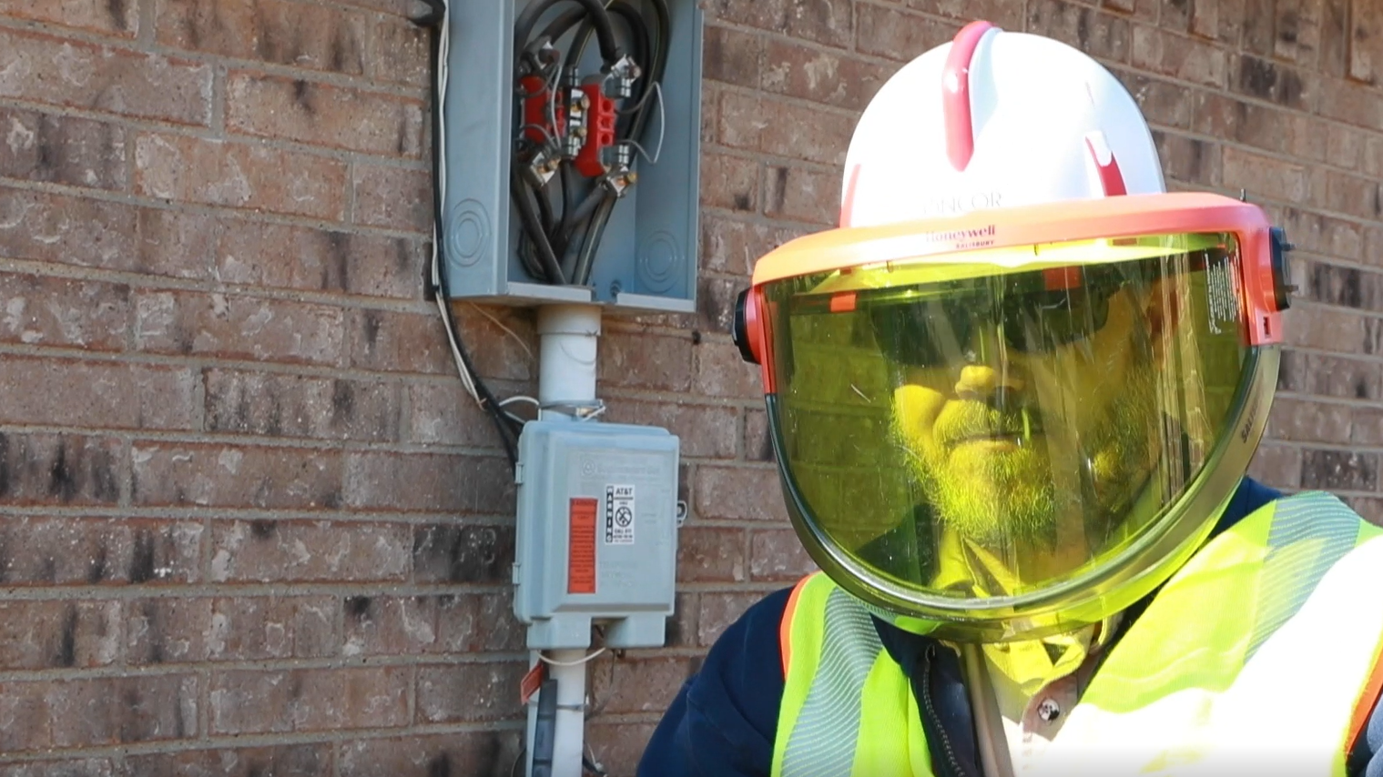 ‘Electric Detectives’ Track Down Power Thieves